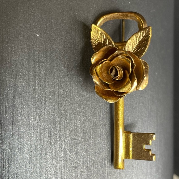Coro | Jewelry | Coro Pegasus Skeleton Key With A Rose In Gold Tone ...